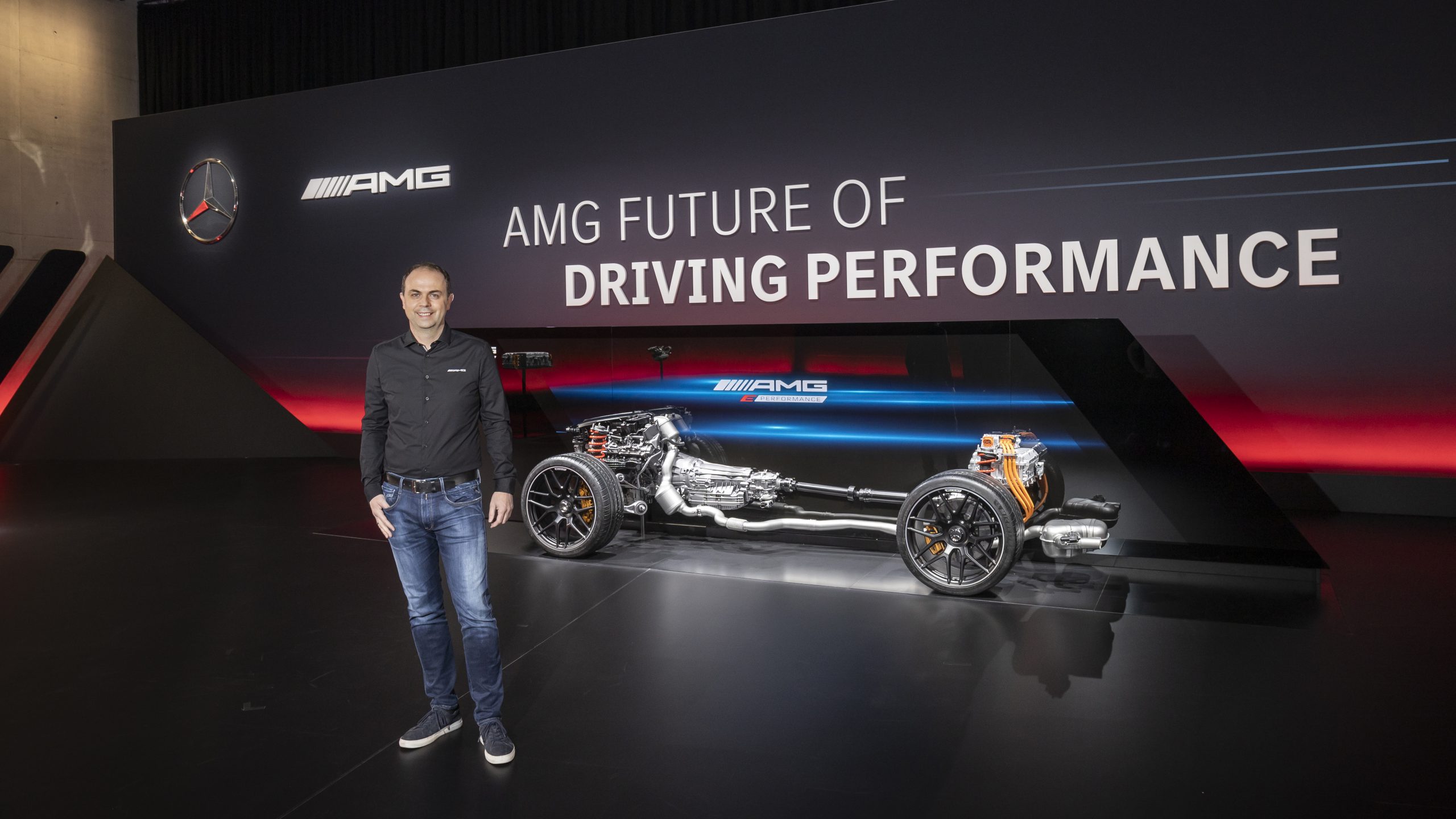 Mercedes-AMG define el futuro de Driving Performance - V8 Biturbo